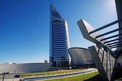 Policías, Bomberos y Ejército evacuaron Torre de ANTEL por amenaza de ...