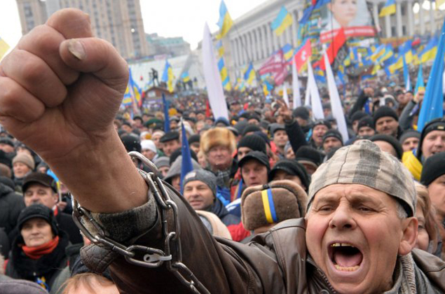 "Ahorquen a los comunistas": cientos de miles de ucranianos exigen la ...
