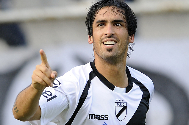 Danubio sigue a un punto de los líderes al ganarle 2 a 0 a El Tanque Sisley - Noticias Uruguay ...