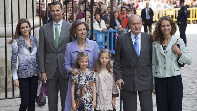 Debut de la Casa Real de España en Twitter con 46.000 seguidores el ...