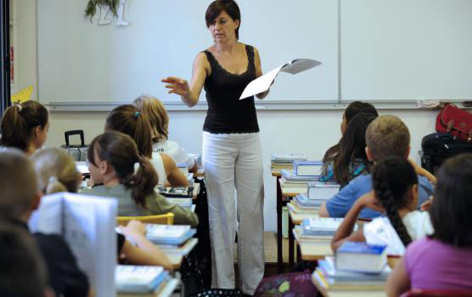 Maestra con alumnos - Imagui