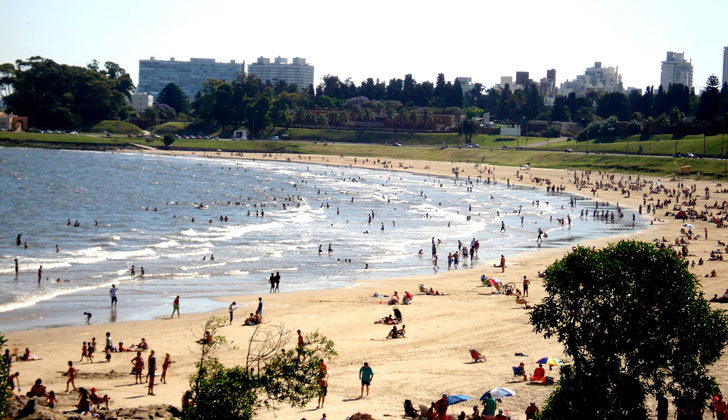 Montevideo cuenta con kilómetros de costa para disfrutar durante el ...