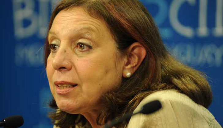 Ana Olivera concurre en forma voluntaria a la Junta Departamental a ...