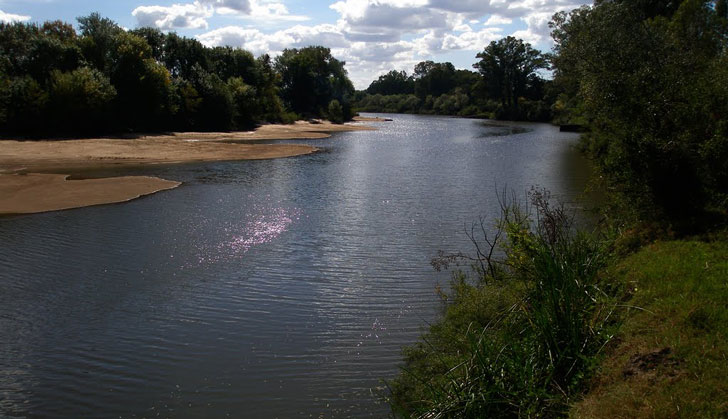 Atlas del río Santa Lucía reconoce contaminación “crítica” de la zona ...
