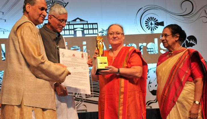 Anna Ferrer recibió el Premio Jamnala Bajaj de India por promover el ...