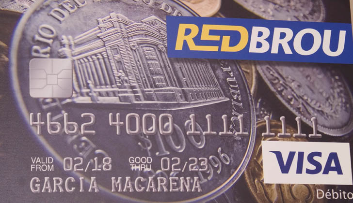 Tarjeta de débito con chip del BROU ofrece mayores topes para retirar ...