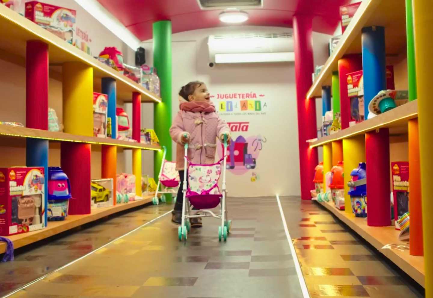 Los niños de Uruguay eligen su regalo: el proyecto de la juguetería móvil de TaTa - Noticias ...