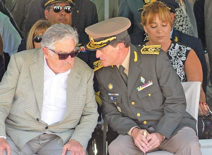 Manini visitó a Mujica y le insistió en liberar a militares presos ...