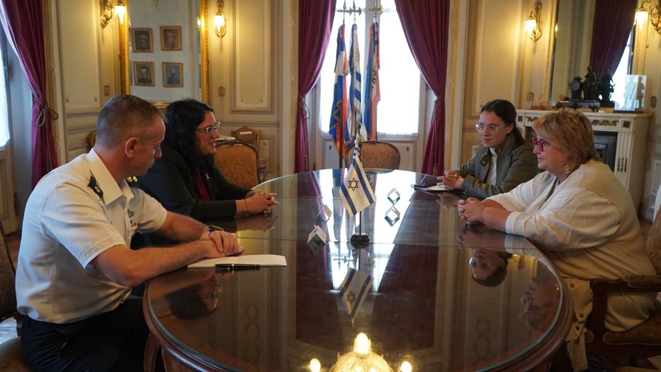 En reunión con embajadora israelí, la ministra Lazo criticó la guerra ...