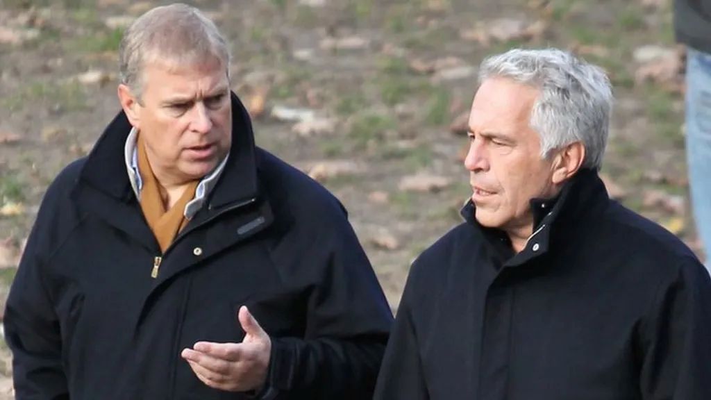 El ex príncipe Andrés fue arrestado por su relación con Jeffrey Epstein ...